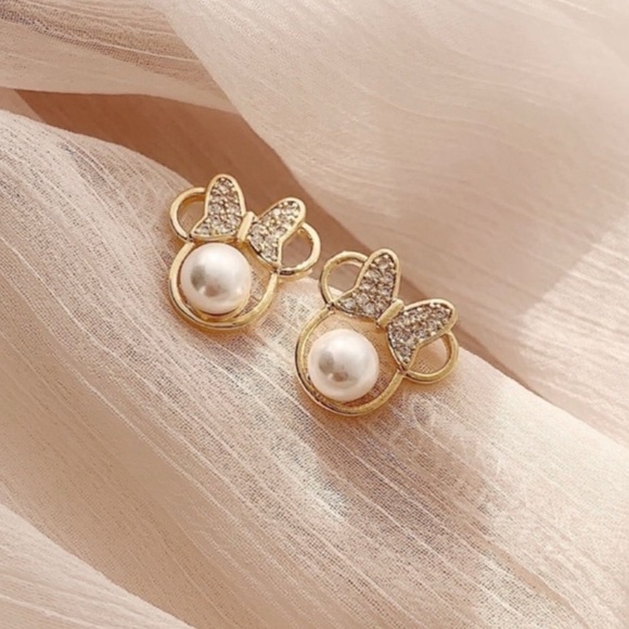 Disney | Jewelry | The Classic Minnie Mouse Pearl | Poshmark